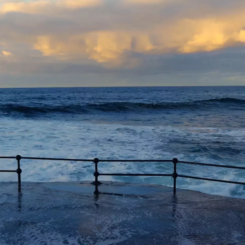 Live wallpaper The raging ocean download on VSThemes.org