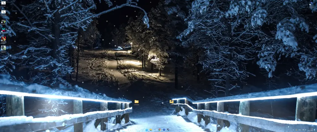 Live wallpaper Glowing bridge in winter forest download on VSThemes.org
