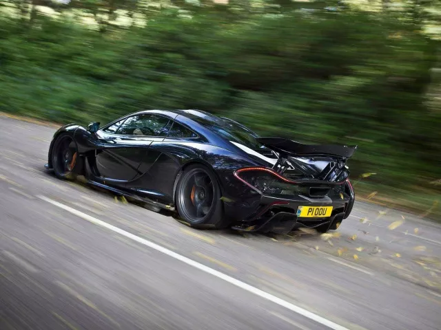 Themes with cars - TOP 10 files to personalize the Windows interface